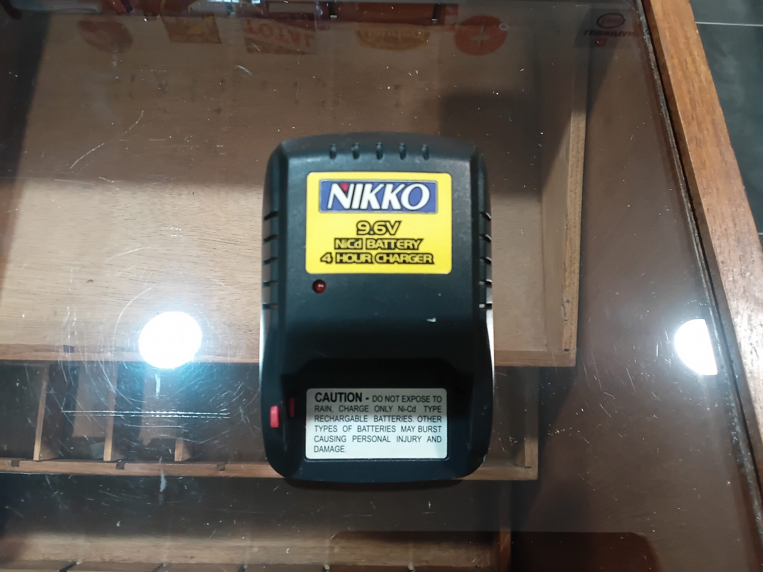 Chargeur Batterie Nikko 9.6V NiCd Battery 4 Hour Charger – Etoile Auto49
